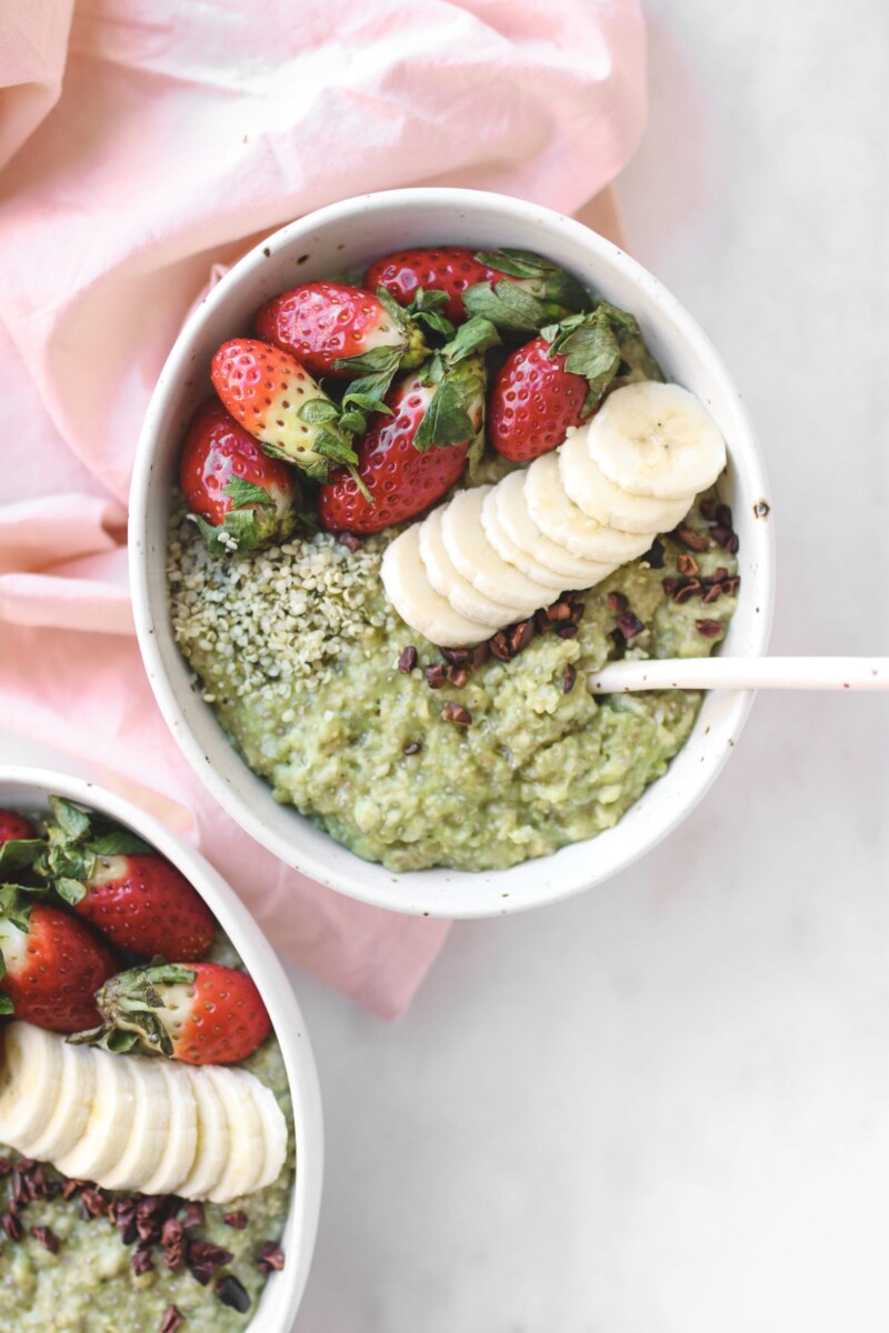 Creamy Vanilla Matcha Oatmeal Recipe (Gluten-Free)