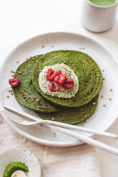 Vibrant Spinach Matcha Pancakes Recipe | Veggiekins Blog